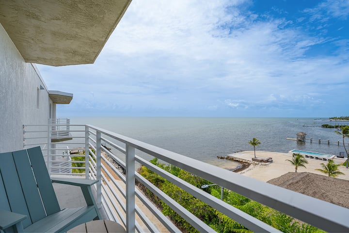 Rare Gem! Free Parking, Breakfast, Onsite Pool - Islamorada, FL
