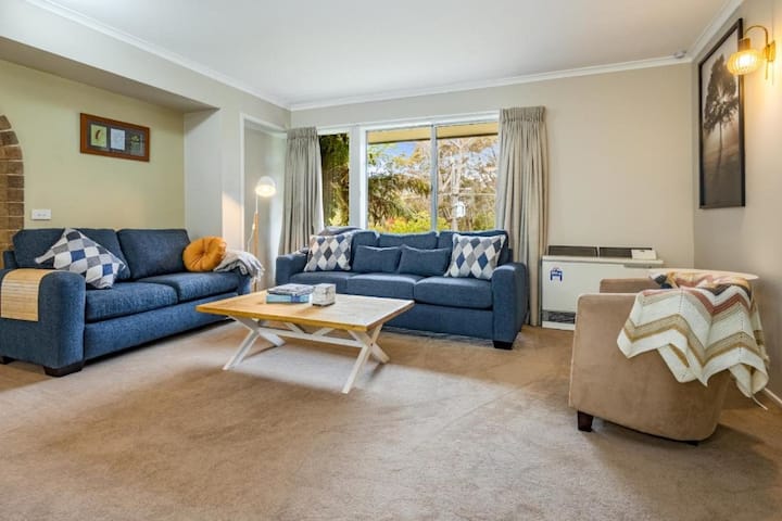 Oak And Cedar - Katoomba