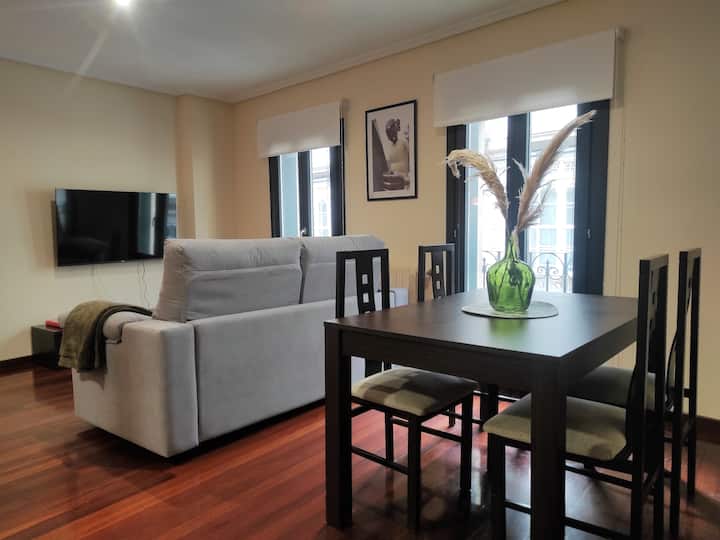 2a. Dos Dormitorios Y Balcones En El Casco Viejo. - Orense