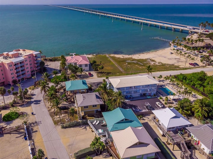 Sea Glass Cottage~ Pet Friendly Tropical Home! - Marathon, FL