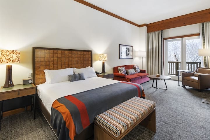 Ski In/out! Large Studio In Lodge At Spruce Peak - Stowe, VT