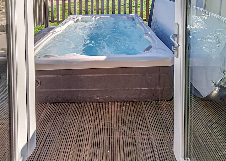 Signature Spa Six Pet - Newbury