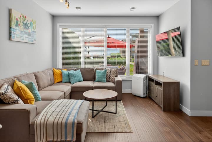 Luxurious Lakeside Oasis With Resort Amenities - West Kelowna