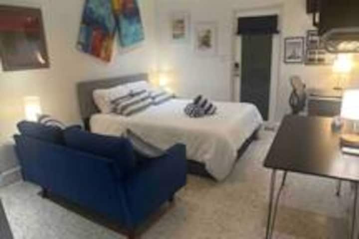 Aqua 21 - E - Wilton Manors, FL