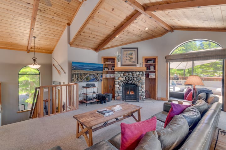 Stylish Tahoe Cabin+hot Tub, Beach & Walk To Trail - Tahoe City, CA