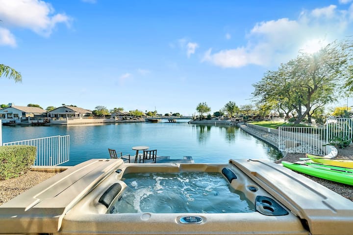 Lakefront Oasis, Hottub, Kayaks, Game Room - Glendale, AZ