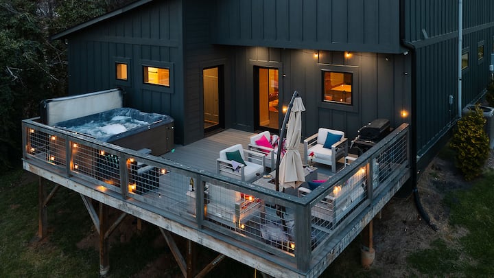 Sleeps 18! Fire Pit, Hot Tub & Game Room! - アシュビル, NC