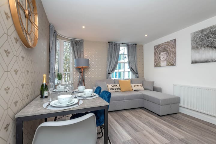 The Honeycomb Residence By Fortuna Property - Cheltenham