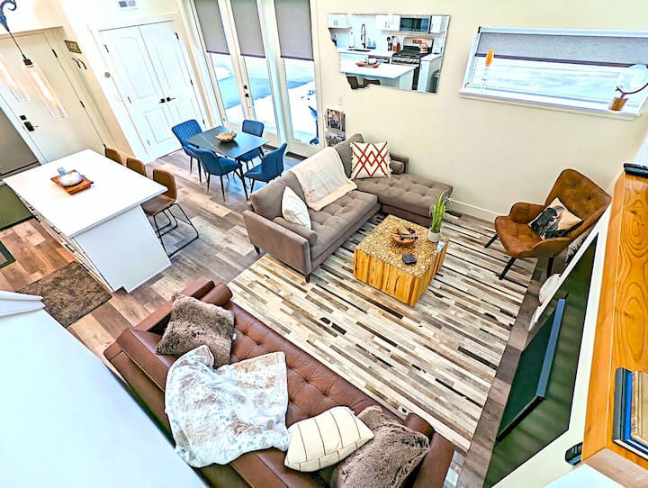 New! 3 Bd / 3.5 Bth, Sleeps 8! Gym/pool/hot Tub! - Columbia Falls, MT