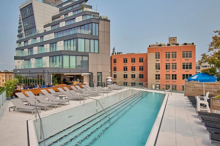 Near Domino Park + Rooftop Pool. Dining. Gym. - New York