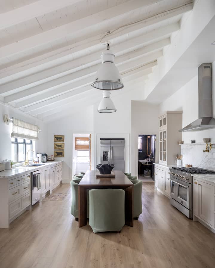 Hotel Bebe Main House - Sleeps 6 - Round Top, TX