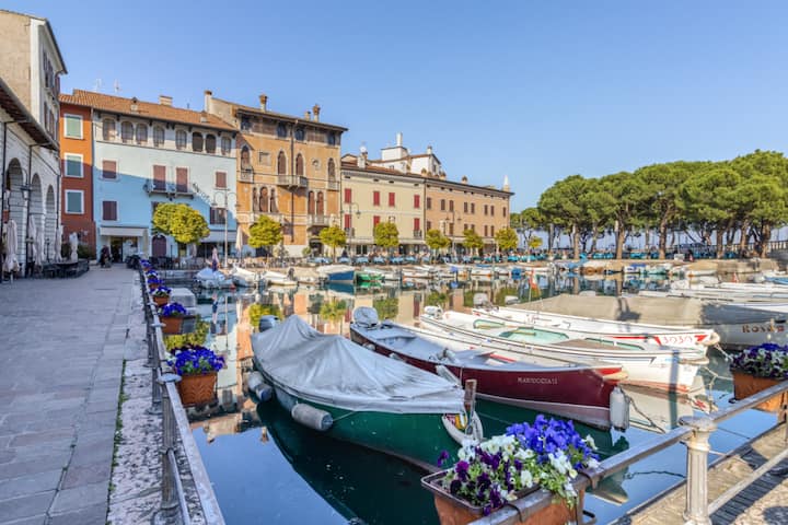 C'era Una Volta In Centro By Wonderful Italy - Desenzano del Garda