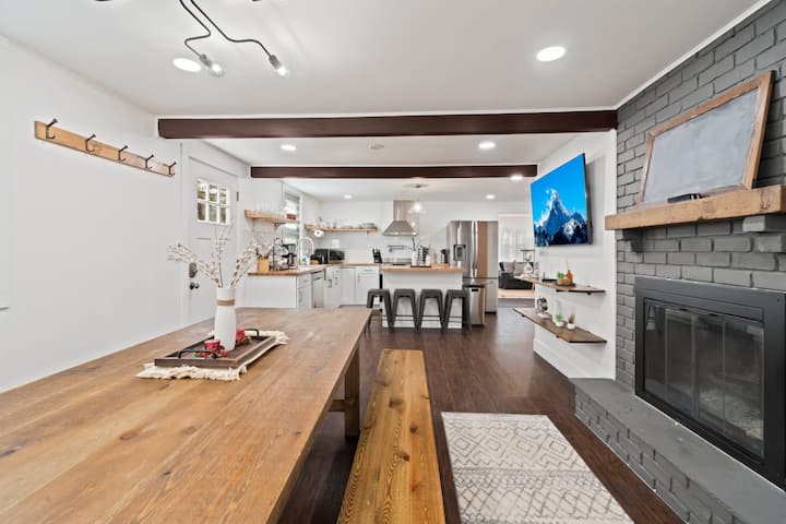 Ultra Modern Chalet | Golf | Lake Access - Mount Pocono, PA