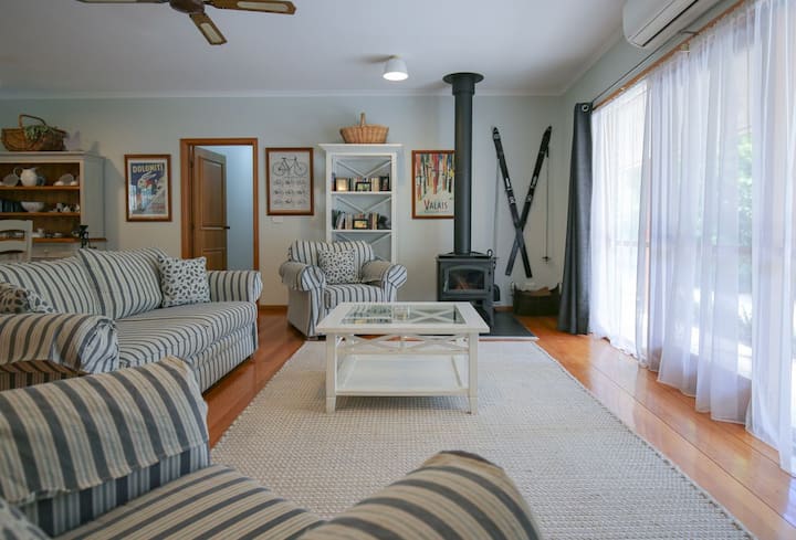 Bright Country Home - Pet Friendly Near The River - Bright