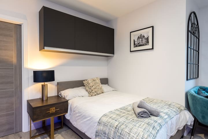 Sussex House Studio - Modern Urban Retreat - Horsham