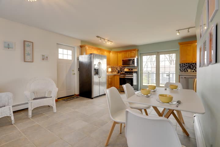 Comfy Tiverton Home Near Newport & Beaches! - Tiverton, RI