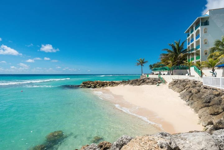 Oceanfront Surf & Beach Suite – Ideal For Families - Barbados