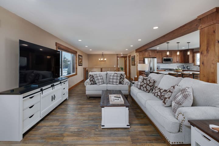 Spacious, Private Home With Mountain Views - Bozeman, MT