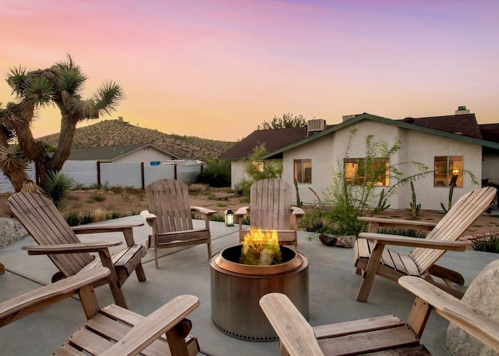 Stardust Ranch | Hot Tub + Double Living Rooms - Yucca Valley, CA
