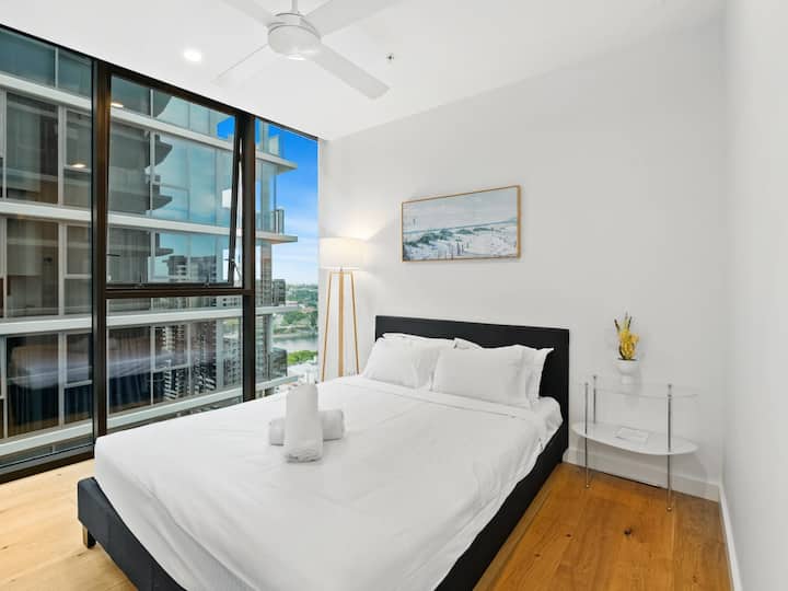 New! Centrally Located High Level Studio Apartment - 밀턴