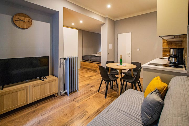 Cozy City Centre Studio Balcony - Praga