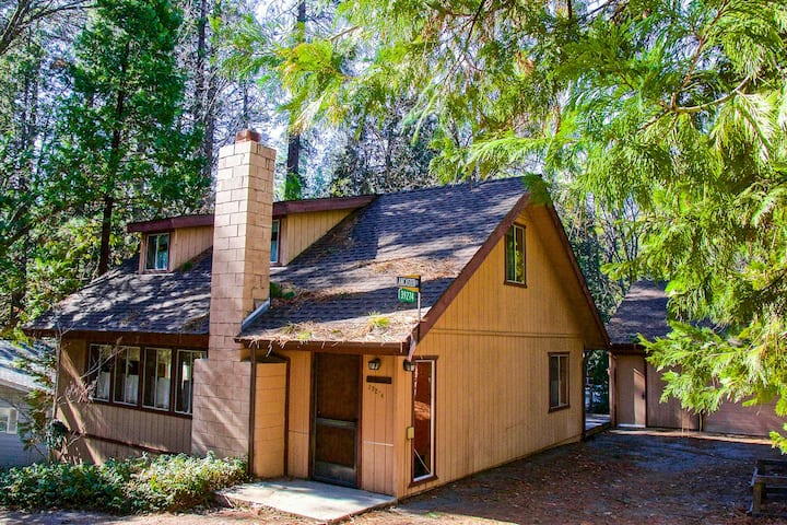 2br Lake Home | Wood Fireplace | Deck - Bass Lake, CA