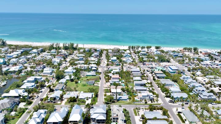 Romantic Beach Retreat - A Place In Paradise B - Anna Maria