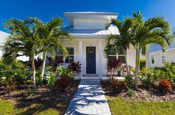 New! 8 Mi To Anna Maria Island , Luxury Cottage - Bradenton, FL