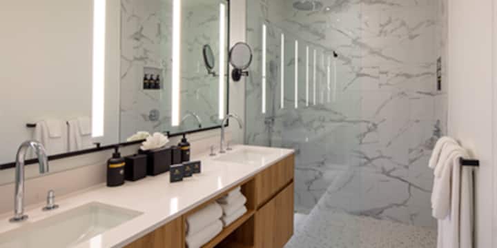 3 Bedroom Edge Suite- Grand Opening - Nassau