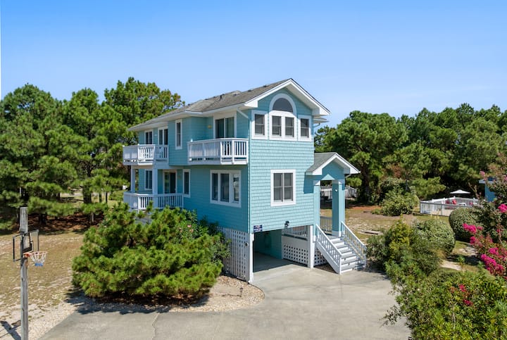 Holiday House: Private Hot Tub, Shared Pool - Corolla, NC