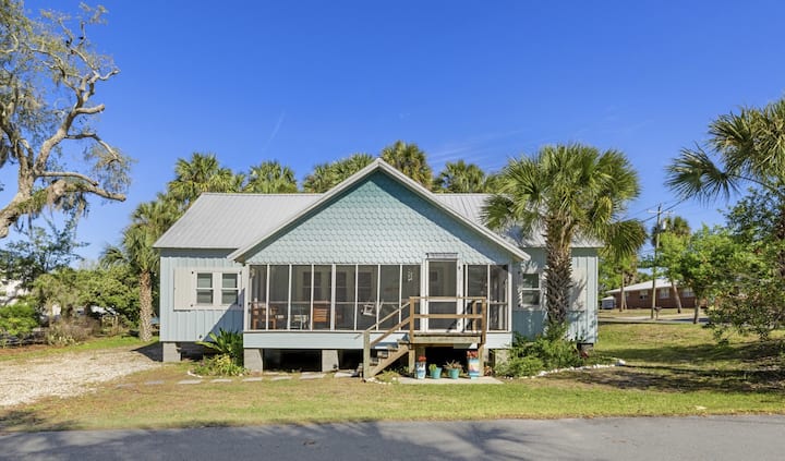 Pete's Retreat: Walk To Downtown - Cedar Key, FL