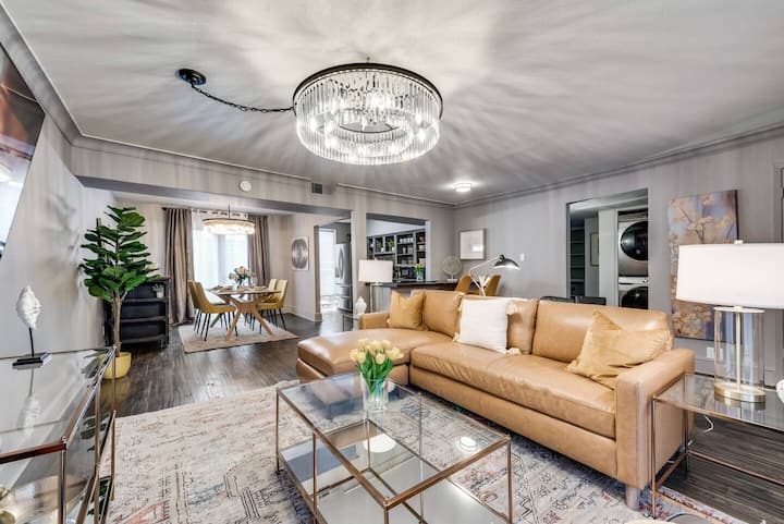 Elegant 2br Condo + Private Fenced Yard - Dallas, TX