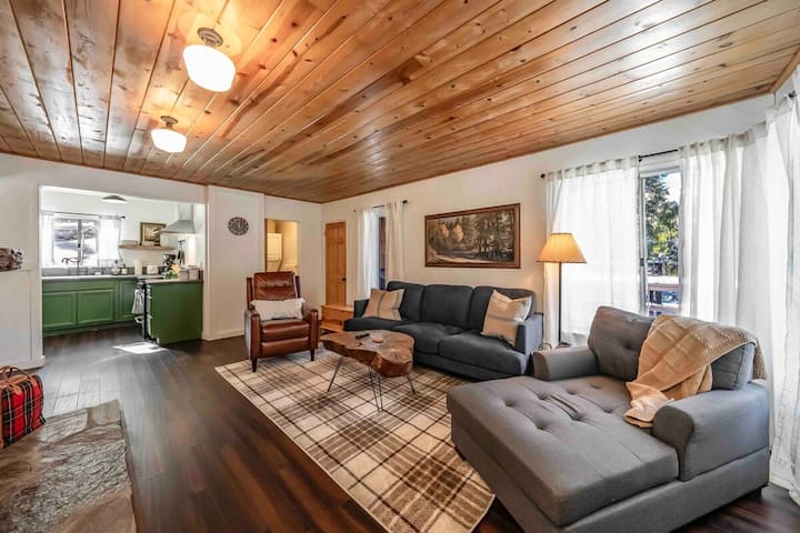 The Cedar House ~ Walk To Town ~ Kayaks And Ac - Shaver Lake, CA
