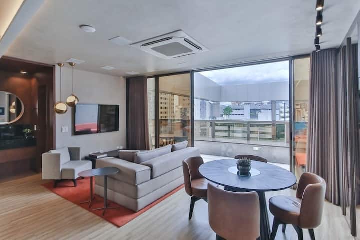 Loft Alto Padrão Com Varanda. - Belo Horizonte