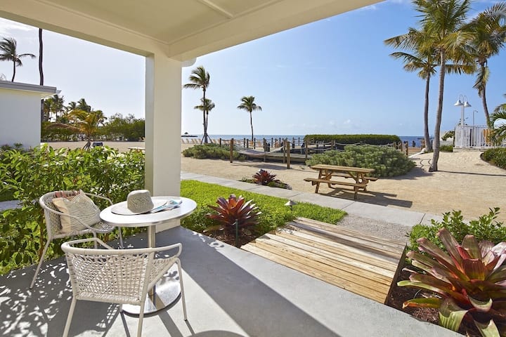 Large Unit Near Secret Beach! Free Parking, Pool - Islamorada, FL