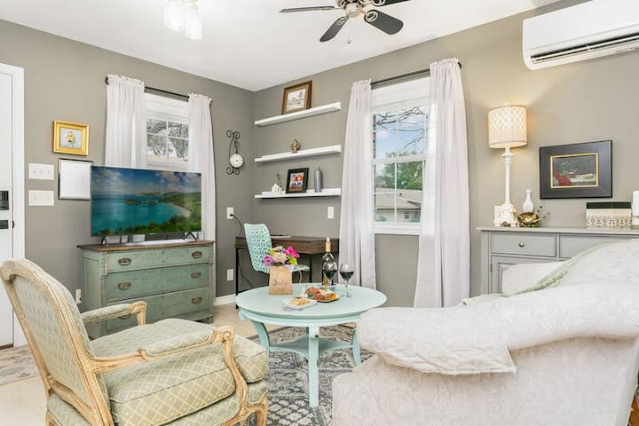 Artist Chalet | 1/1 | Full Kitchen - Fredericksburg, TX