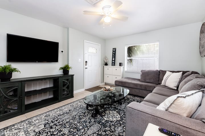 2-bedroom Home Away From Home In St Petersburg - St. Petersburg, FL