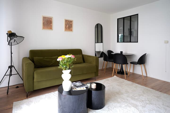 Le Militaire - Proche De Paris - Suresnes