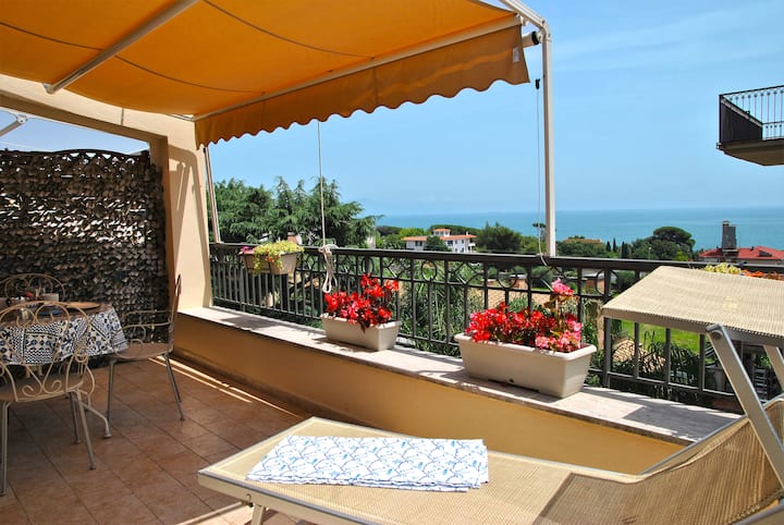 Dinky Home Air-conditioned Penthouse With Sea View - Ausonia