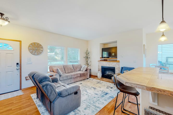 Charming 2br | Deck | Firepit | W/d - Rockaway Beach, OR