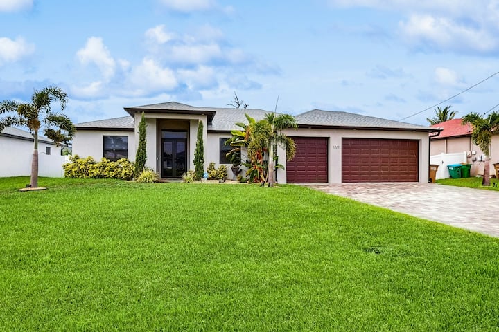 Charming 4br Dog Friendly | Pool | Patio - Cape Coral, FL