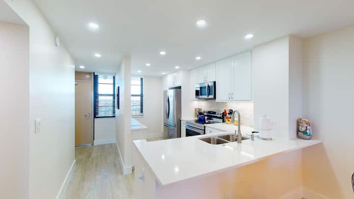 Beachfront & Renovated, Paradise Awaits! - Marco Island, FL