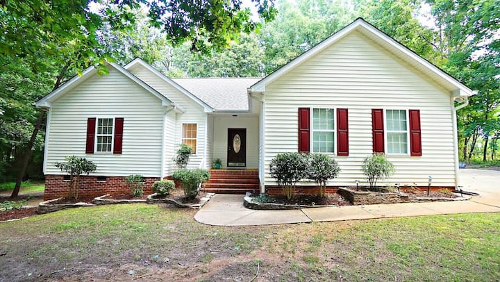 Tranquil Retreat Close To Downtown Wake Forest! - Wake Forest, NC
