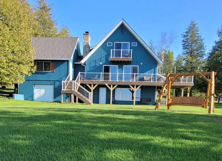 Drummond Island Vacation Homes - Anchors Away - Drummond, MI