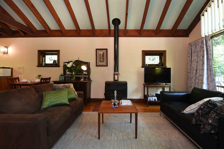 Private Currawong Cottage (Spa)- Olinda - Dandenong Ranges