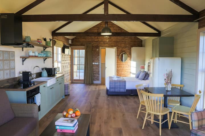 Wildlands Large Luxury Accessible Studio Cabin - Galway