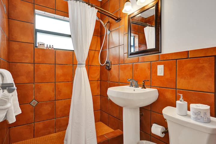 New! Waves On Walnut # 1 - Hollywood, FL