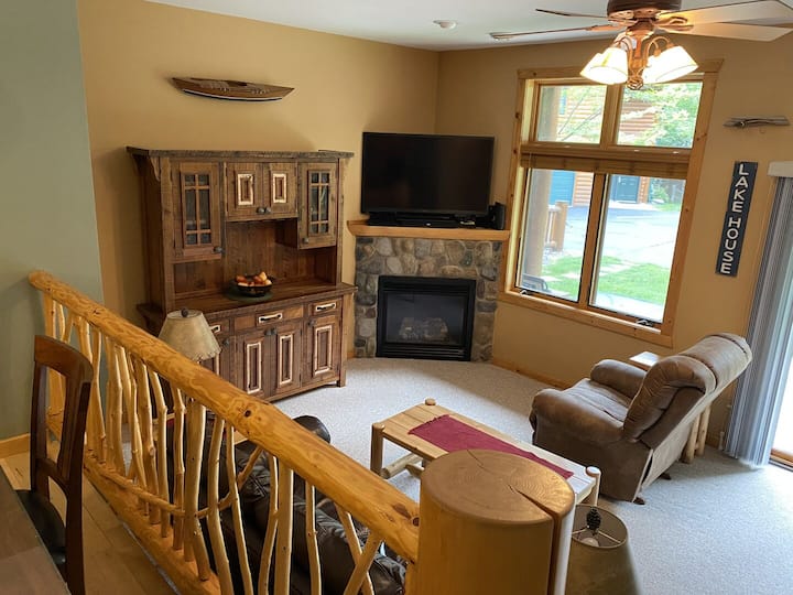 Minocqua Lake Condo B7- 2 Story Rustic Town Home - Minocqua, wI