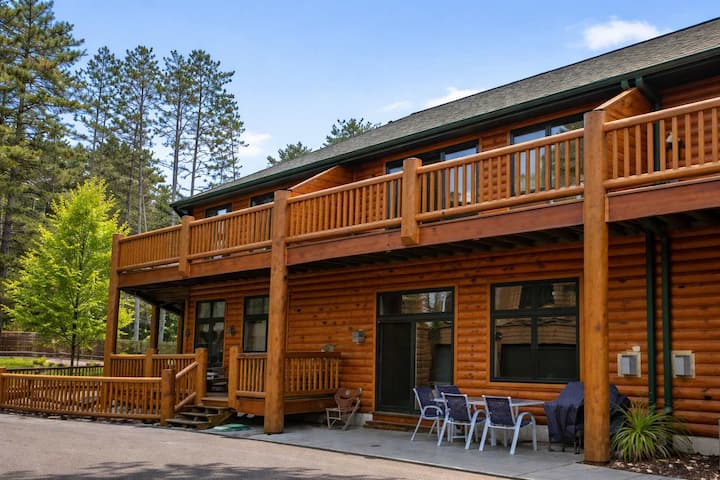 Minocqua Lake Condo B7- 2 Story Rustic Town Home - Minocqua, WI