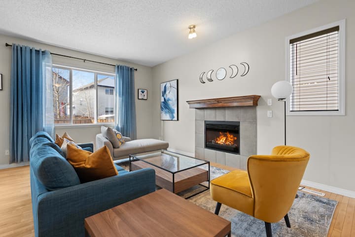 Blue Moon | Playground | Backyard | Pet Friendly - Calgary